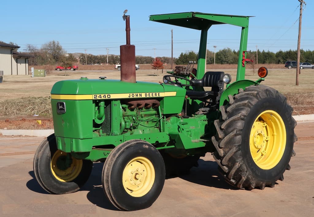 Technical Specifications and Data for John Deere 2440