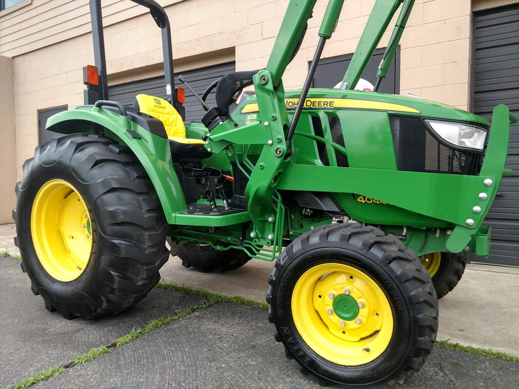 Technical Specifications and Data for John Deere 4044M
